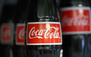 Coca-Cola promet 25% d'emballages réutilisables en 2030 - Le ...